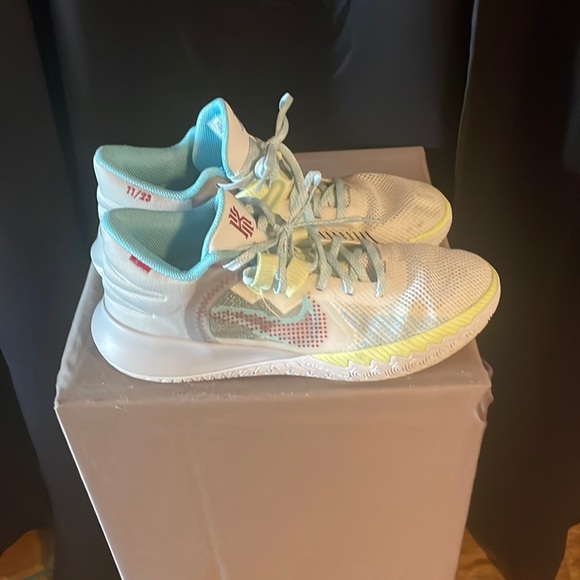Nike Kyrie fly trap | Shoes | Nike Kyrie Flytrap Mens Tennis Shoes Size ...